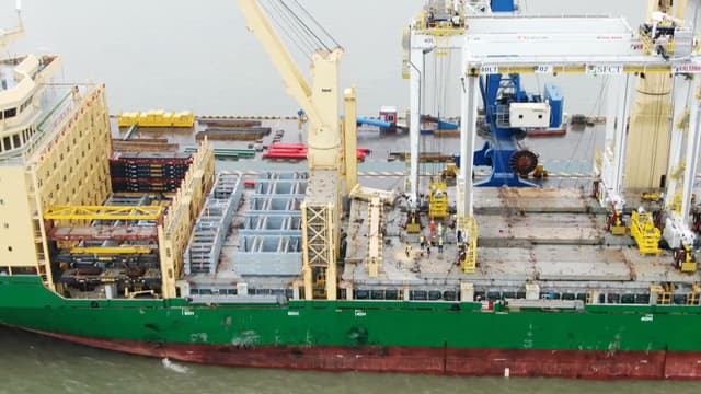 Watch Mega Shippers: Land, Air & Sea S03:E04 - Gantry Cranes P1 - China ...