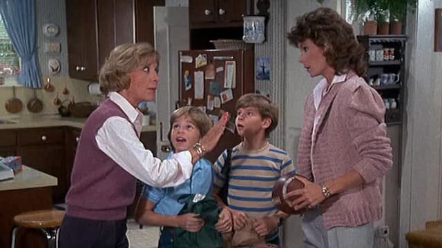 Watch Scarecrow and Mrs. King S02:E06 - Brunettes Are In - Free TV ...