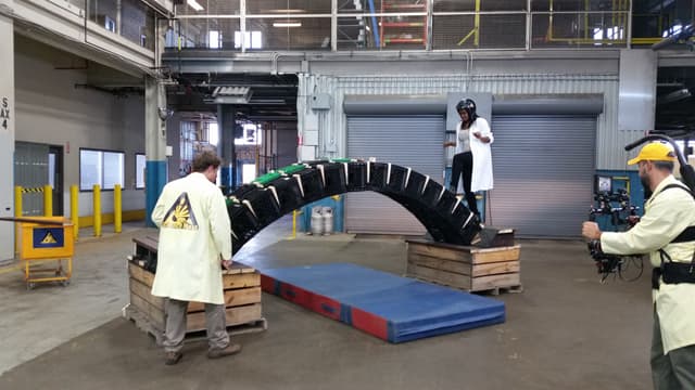 Watch Science Max S02:E203 - Hoop Glider Free TV | Tubi