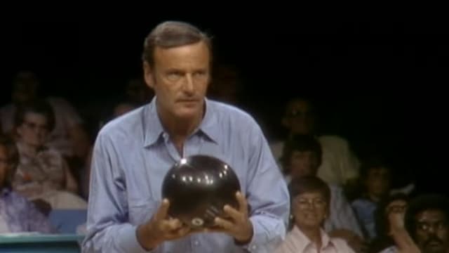 Watch Celebrity Bowling S03:E02 - Episode 2 - Free TV Shows | Tubi