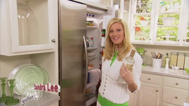 Watch Semi-Homemade Cooking With Sandra Lee S15:E08 - Free TV Shows | Tubi