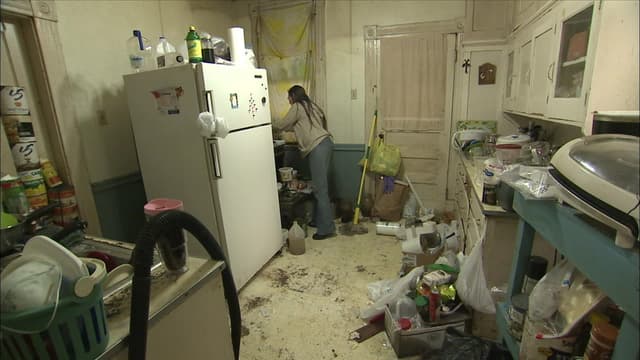 Watch Hoarders S05:E03 - Mary/Annie - Free TV Shows | Tubi