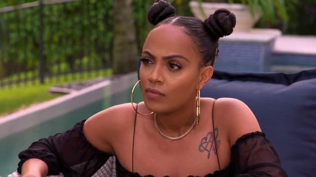 Watch WAGS Miami S02:E05 - LA Bachelorette Bound Free TV | Tubi