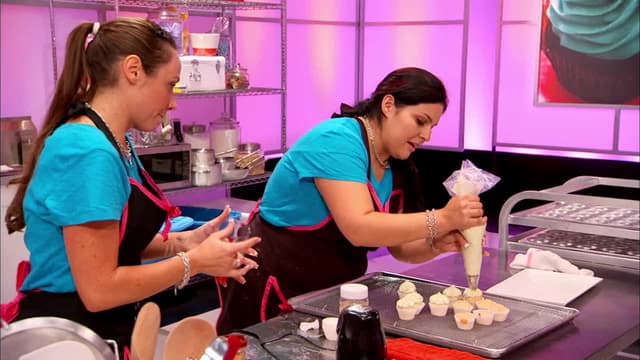 Watch Cupcake Wars S05:E13 - Tony Hawk - Free TV Shows | Tubi