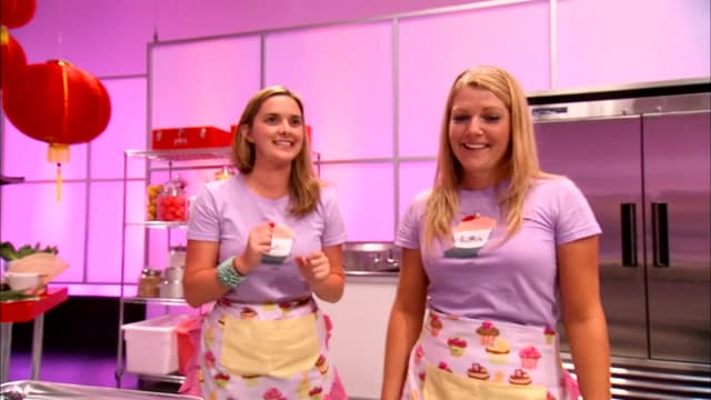 Watch Cupcake Wars S04:E09 - Year of the Cupcake - Free TV Shows | Tubi