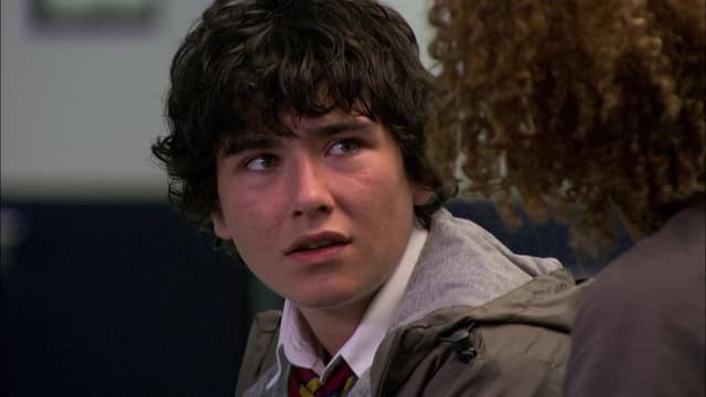 Watch Waterloo Road S05:E16 - Episode 16 - Free TV Shows | Tubi