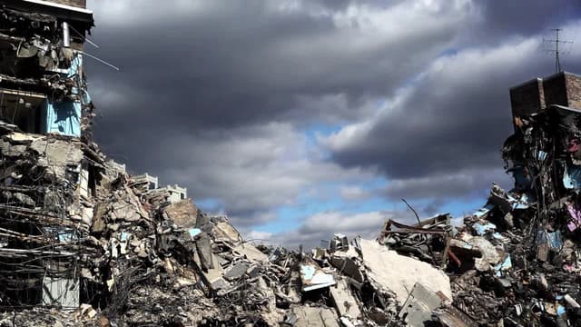 Watch Desperate Hours S01:E09 - Disasters at Sea - Free TV Shows | Tubi