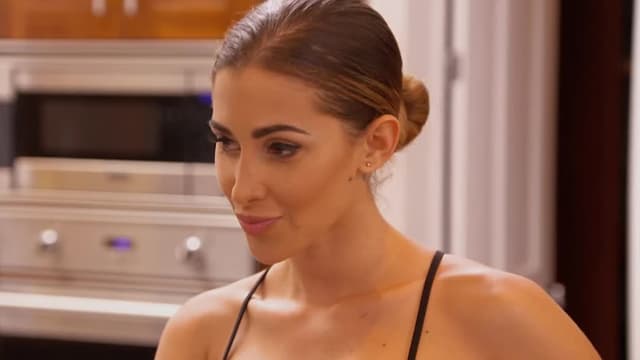 Watch WAGS Miami S01:E02 - Ratchet by Association Free TV | Tubi