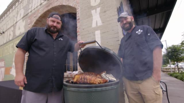 Watch Burgers, Brew & 'Que S06:E06 - Bayou Barbecue, Saucy Skillets ...
