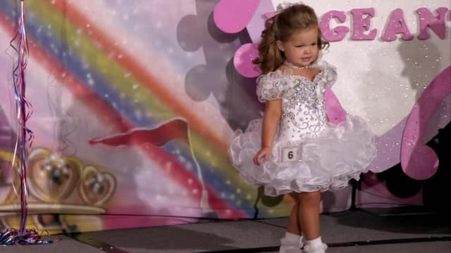 Watch Toddlers & Tiaras S04:E10 - Gold Coast Las Vegas - Free TV Shows ...