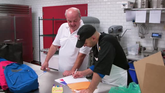Watch Cake Boss S14:E03 - Color Run - Free TV Shows | Tubi