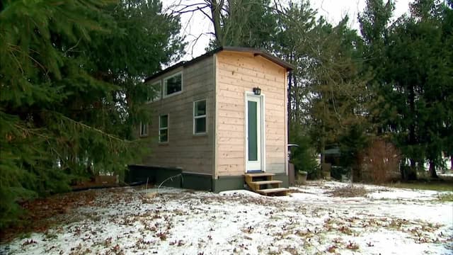 Watch Tiny House Hunters S03:E15 - New Parents Go Tiny - Free TV Shows ...