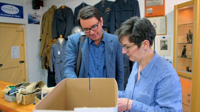 Watch History Hunters S01:E01 - A Special Collection - Free TV Shows | Tubi