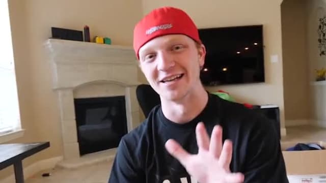 Watch Unspeakable S07:E07 - Giant Prop Hunt - Free TV Shows | Tubi