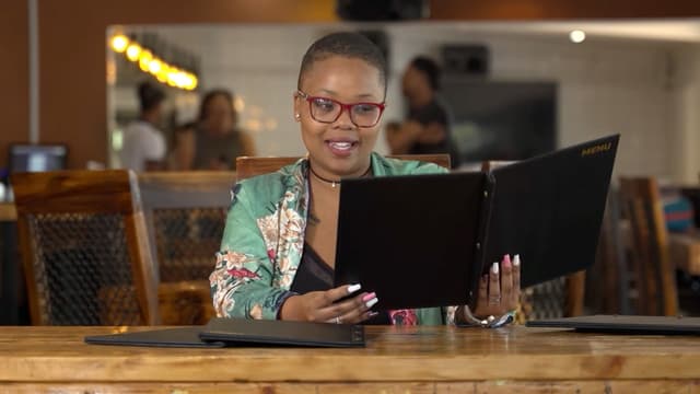Watch Dinner Date: South Africa S02:E03 - Episode 3 - Free TV Shows | Tubi