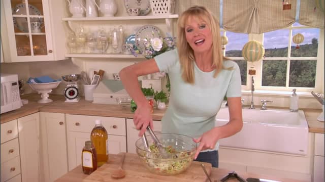 Watch Semi-Homemade Cooking With Sandra Lee S12:E12 - Free TV Shows | Tubi