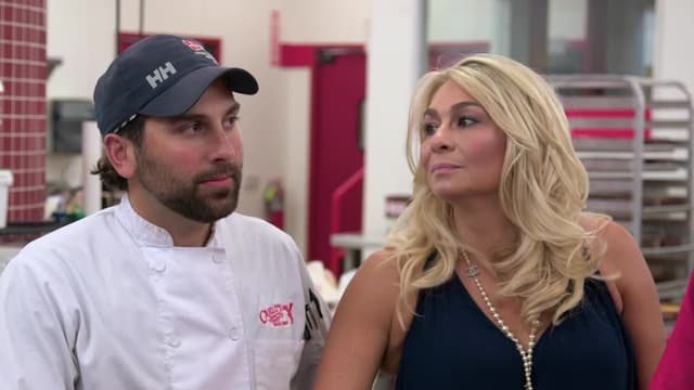 Watch Cake Boss S15:E02 - Rollercoasters and Cook-Offs - Free TV Shows ...