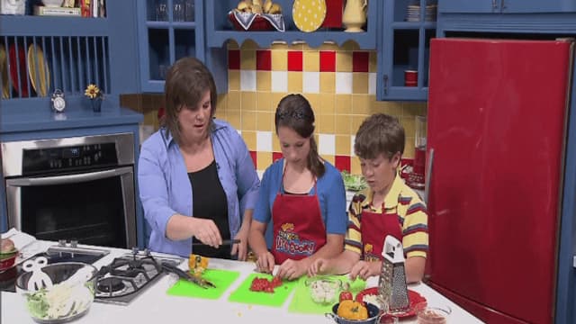 Watch Hey Kids Let's Cook S04:E02 - Spaghetti and Meatballs Free TV | Tubi