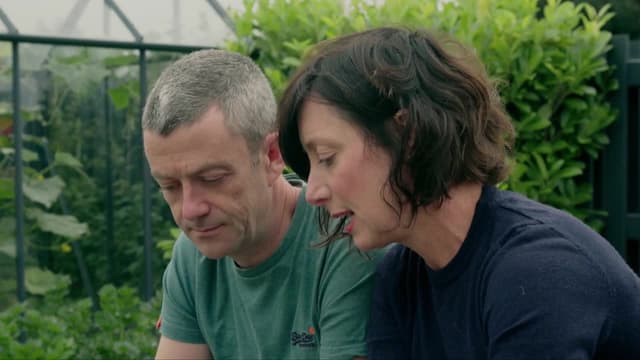 Watch Grow Cook Eat S03:E05 - Chard Free TV | Tubi