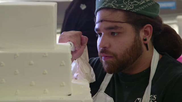 Watch Cake Boss S14:E15 - Enduring Love and More - Free TV Shows | Tubi