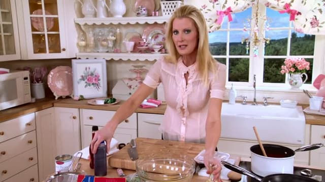 Watch Semi-Homemade Cooking With Sandra Lee S10:E01 - Tea Party - Free ...