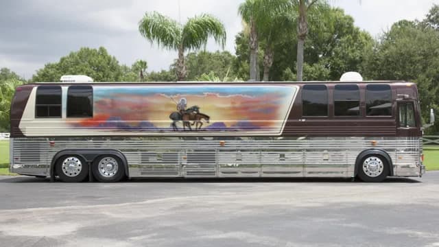 Watch Extreme RVs S03:E02 - Winnebago's First Grand Tour - Free TV ...