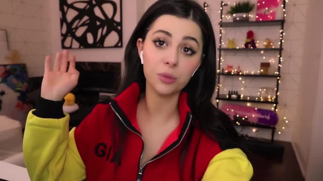 Watch AzzyLand S04:E01 - Weird Things From Around th - Free TV Shows | Tubi