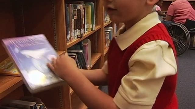 Watch Signing Time S02:E23 - Read a Book With Me Free TV | Tubi