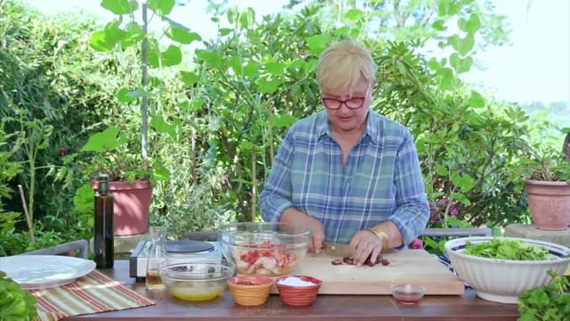 Watch Lidia's Kitchen S08:E16 - A Day at the Market - Free TV Shows | Tubi