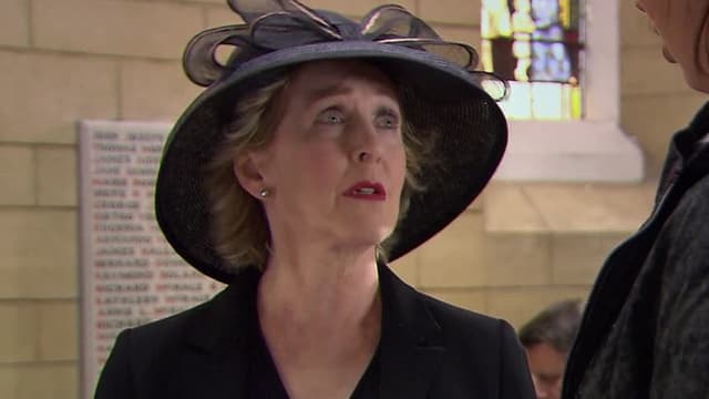Watch Miranda S02:E05 - Just Act Normal - Free TV Shows | Tubi